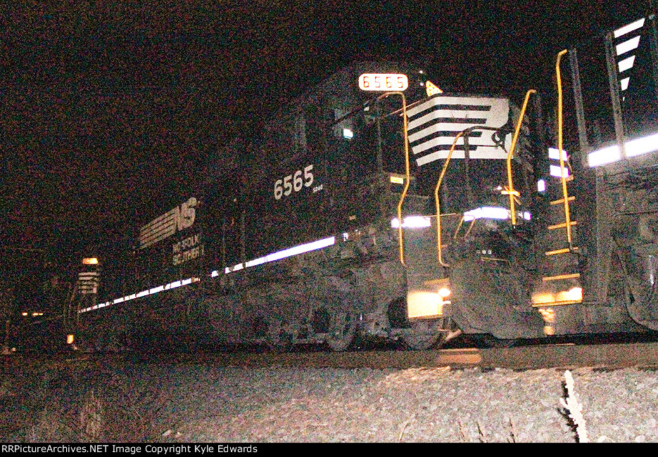 NS SD60 #6565 on 17G